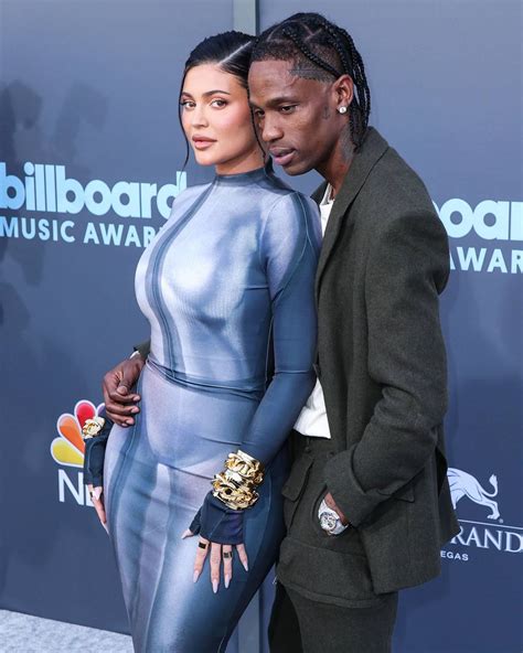 Kylie Jenners Emoji On Travis Scott Photo Stirs Pregnancy Rumors Us