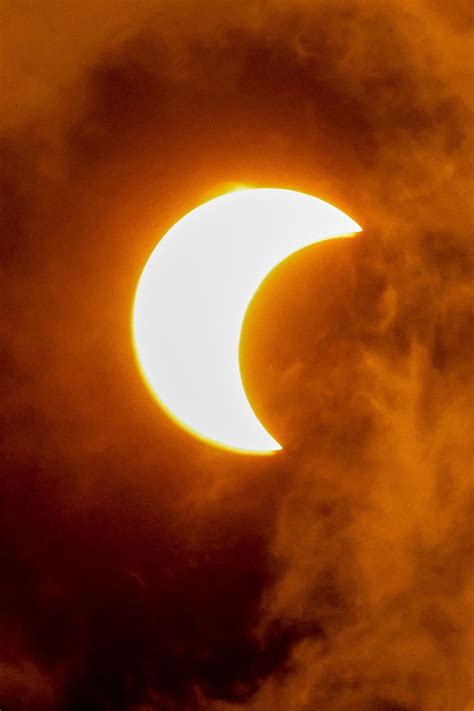 Eclipse Aesthetic Wallpapers · 110 Backgrounds 🌑🌒🌓🌔