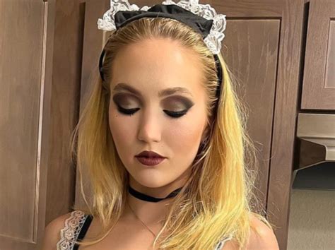 Topless Maid Named Sammie Reveal How Much She Makes Per Day For