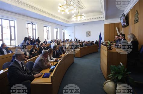 Столичният общински съвет доказа че въпреки различията може да се обедини в името на важните