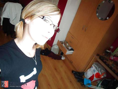 Women A Lunettes ZB Porn