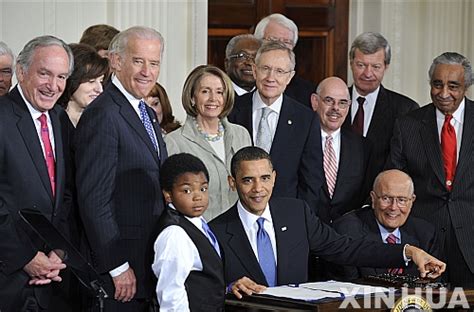 건보개혁안 서명한 오바마 본격적인 홍보전 돌입