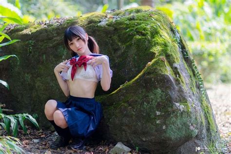 Siaoding Komachi Cosplay Imut Pakai Baju Sekolah Minami