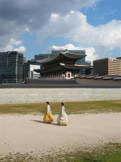 거리 사진 건물 걷는 여자 경치 고요한 골목 그림자 놀이 낮 대도시 생활 대한민국 도시 경관 도시 문화 도시 사진 도시 생활 도시 탐사 도시의 삶