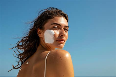 Premium Photo Sunscreen Application