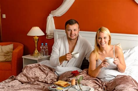 Fotos De Marido E Mulher Na Cama Imagens De Marido E Mulher Na Cama