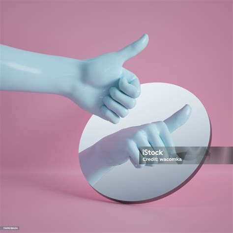 3d 렌더링 분홍색 배경에 고립 된 원형 거울의 손 반사 제스처와 같은 추상적인 개념적 구성 엄지 손가락 마네킹 몸체 부분