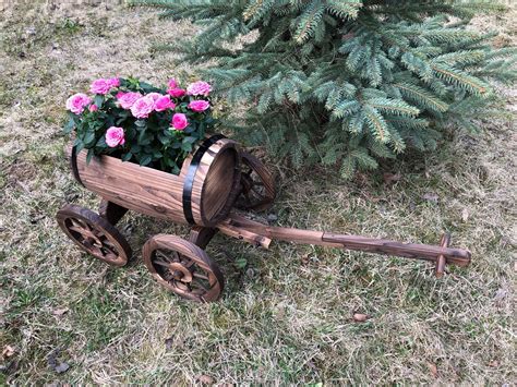 Декоративная Садовая тачка для цветов 38 фото НА ДАЧЕ ФОТО