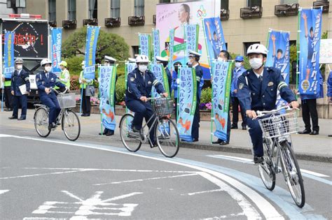 「自転車ヘルメット着用」「ルール順守」に重点 春の交通安全運動 静岡県庁前で出発式｜あなたの静岡新聞