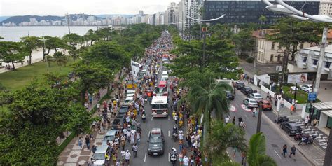 Mort De Pel Dernier Hommage Au Roi Du Football Dans Les Rues De Santos