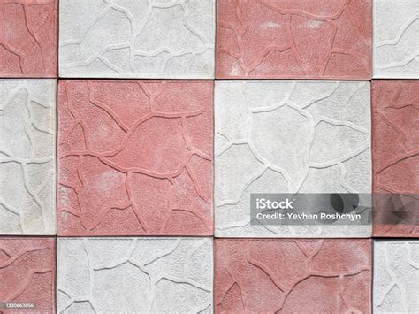 회색과 빨간색 색상의 콘크리트 코팅 회색과 분홍색 포장기클로즈업의 보도 질감 곱슬 회색 오렌지 돌에서 배경 보도 의 상단 보기