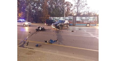 Моторист пострада тежко в катастрофа на бул Сливница Снимки обновена