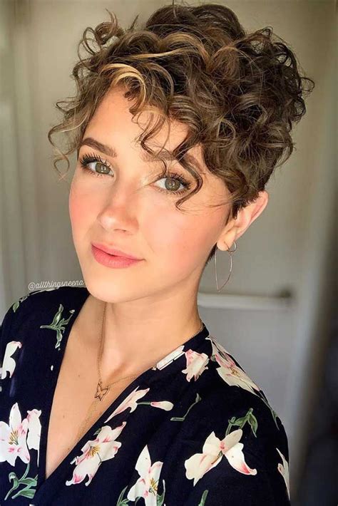 Cute Hairstyles With Short Curly Hair At Wade Leavitt Blog