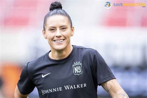 Who Is Ashlyn Harris Wiki Net Worth Family Age Parents