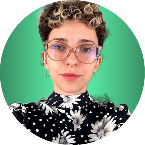 About Yasemin Çakır Medium