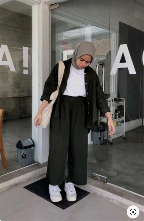 Ide OOTD Kemeja Hitam Simpel Elegan Untuk Hijaber Stylish