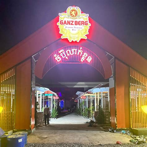 ទិដ្ឋភាពអតិថិជនពិសាអាហារថ្ងៃត្រង់ នៅភោជនីយដ្ឋាន គិរីរម្យ 🍜😋