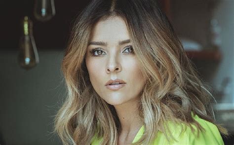 Grettell Valdez Luce M S Joven Que Nunca Posando En Colorido Bikini Fama