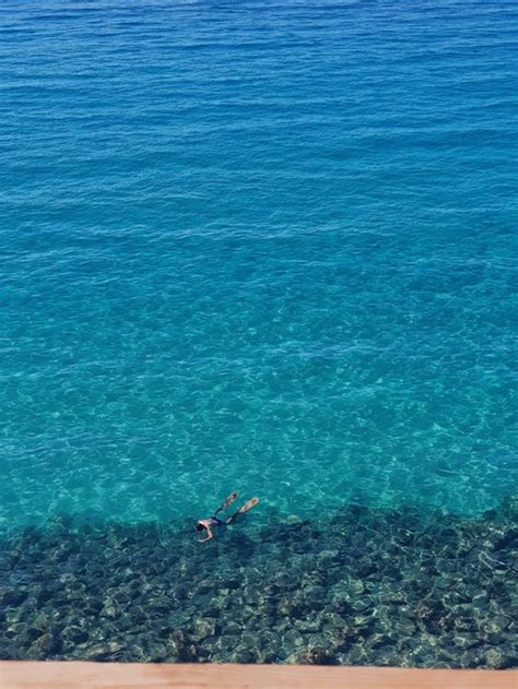 경치가 좋은 고독 고요한 남옥 대양 같은 레저 레크리에이션 맑은 맑은 날 맑은 물 모험 목욕 몰입 물 바다 바다 경치 바위가 많은 해저 산호초