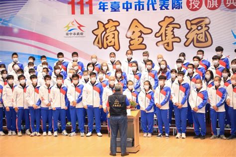 預祝摘金奪冠！令狐副市長授旗全民運台中隊