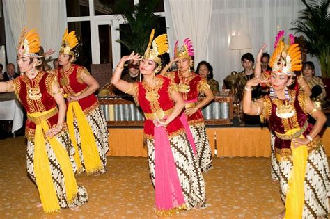 Javaanse Surinamers In 2025 Kleding