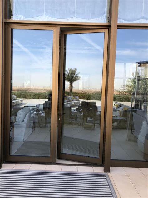 باب ألمنيوم مع شتر