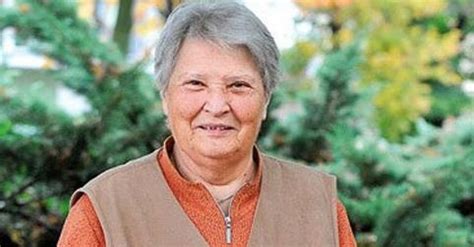 82 настай эмээ коллежид элслээ