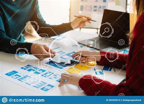 ux developer and ui designer brainstorming about mobile app interface