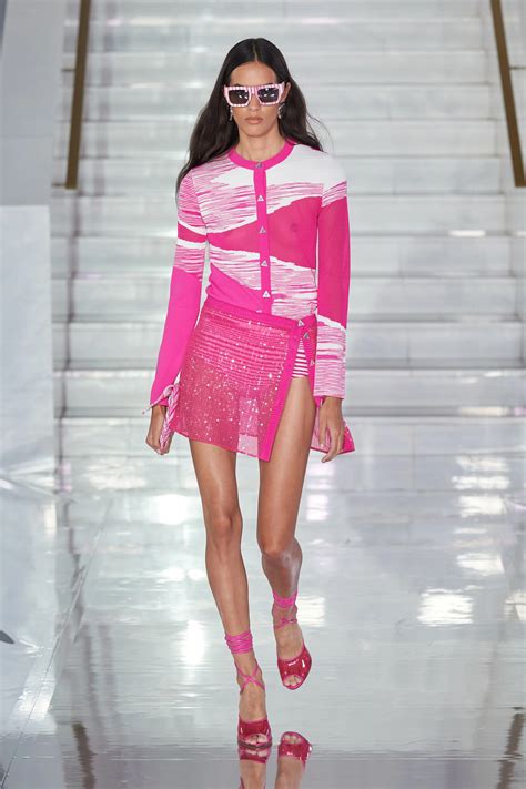 Наймодніші мініспідниці в колекціях весна літо 2023 Читайте на Ukr Net