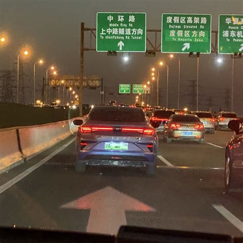 屁股猜车有尾灯转向灯很小一块的绿牌轿车老哥们球球 NGA玩家社区