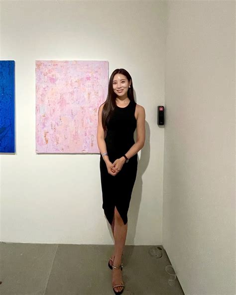 이승아 안녕하세요 저의 본업은 따로 있지만 아티스트이승아 작가이승아 로 어제 처음 발을 내딛어 보았어요☺️ 좋은 기회로 하나하나 그려나갔던 작품들중 하나를 먼저