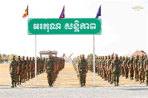 ឧត្តមសេនីយ៍ឯក ហ៊ុន ម៉ាណែត អំពាវនាវឲ្យកងទ័ពរក្សាភាពស្មោះត្រង់ដាច់ខាតចំពោះ ជាតិ សាសនា