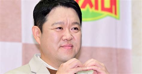 김구라 손하트는 쑥스러워 [사진]