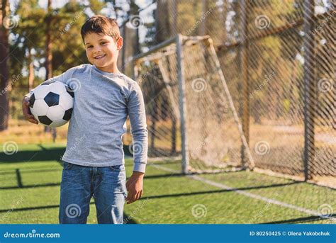 Me Gusta Jugar A Fútbol Imagen De Archivo Imagen De Despreocupado 80250425