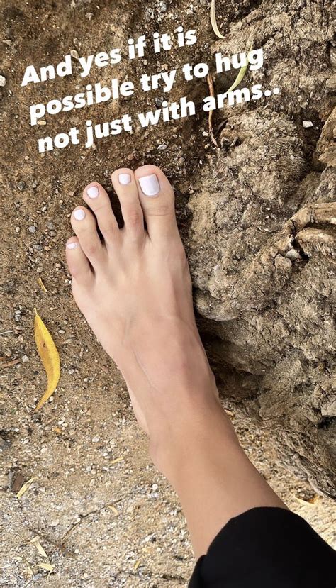 Tuba Buyukustun Feet