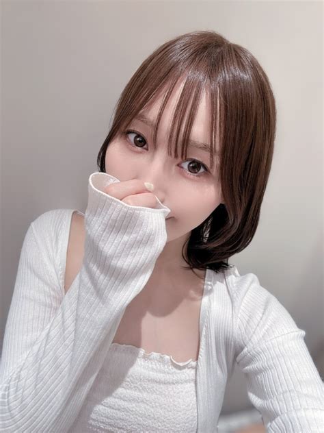 9월 데뷔 예정인 Av 신인 배우 사쿠 아리스 마이크로 블랙 비키니 촬스의 이슈와 유머