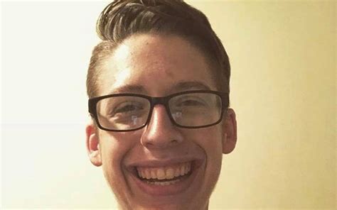 Escondido Dos Pais Jovem Espera Completar 18 Anos Para Poder Se