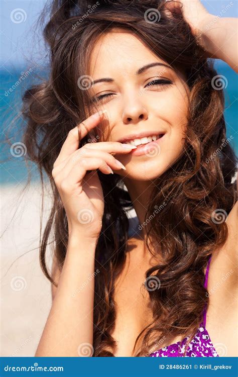 Menina Na Praia Imagem De Stock Imagem De Menina Atrativo 28486261