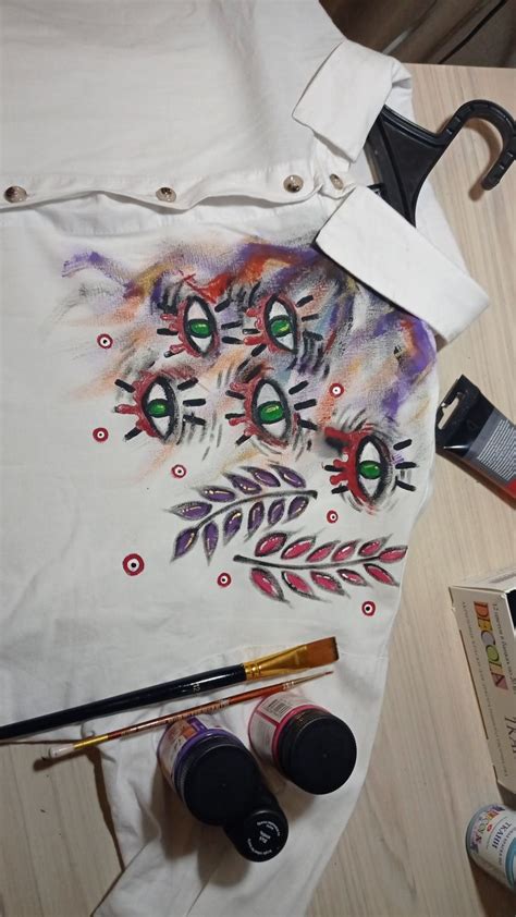 выдуманный рисунок на белой классической рубашке хочу больше идей в 2024 г Рубашка