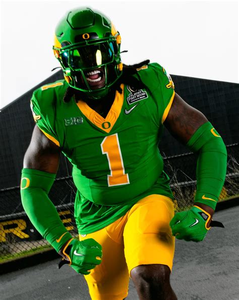 Oregon Ducks Unveil Uniforms For Cfp Game Vs James Madison Dukes