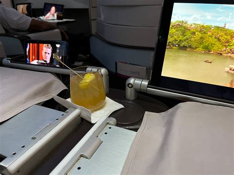 What Airlines Offer You Free Drinks Discounts 2022 Uponarriving