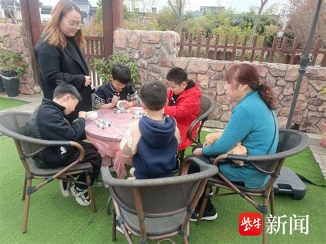小朋友变巧手花匠，苏州望亭开展“巾帼有爱 ‘童心同德 共建和美新家园”多肉种植主题活动湖村庭院文明