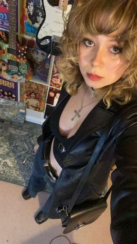 I Was Going For Alternative 80s But It Came Out Blue Pill Or Red Pill R Selfie