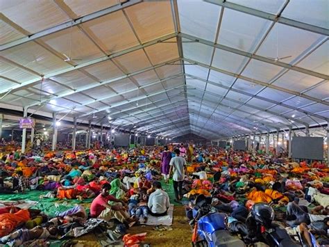 Bageshwar Dham Sarkar Official On Twitter रात एक बजे का नज़ारा है ये…इस भक्ति को क्या नाम