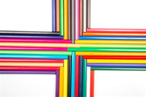 흰색 배경에 그리기위한 컬러 연필 세트입니다 드로잉의 예술적 창의성 컬러 펜슬 교육에 대한 스톡 사진 및 기타 이미지 교육 그리기 날카로운 Istock