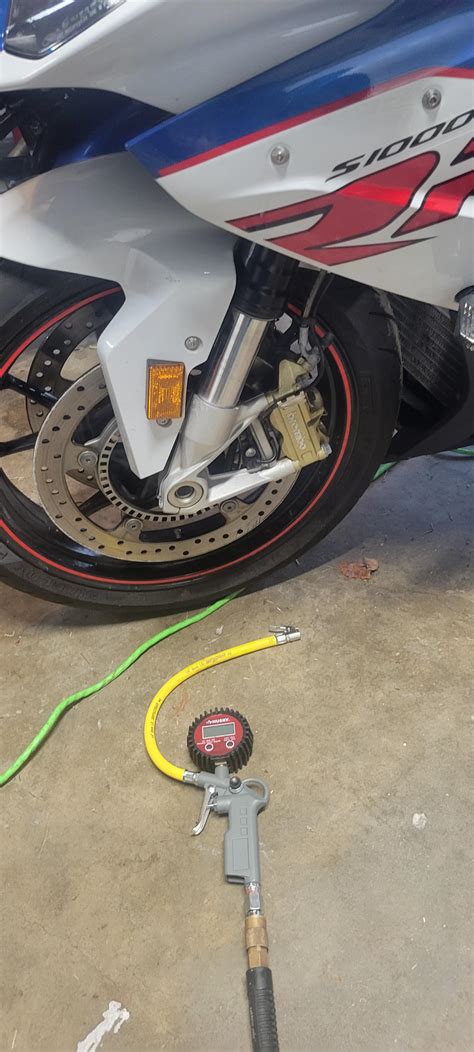 Who Makes A Quality 90° Schrader Valve Attachment To Get In Between Rotors R Bmw S1000rr