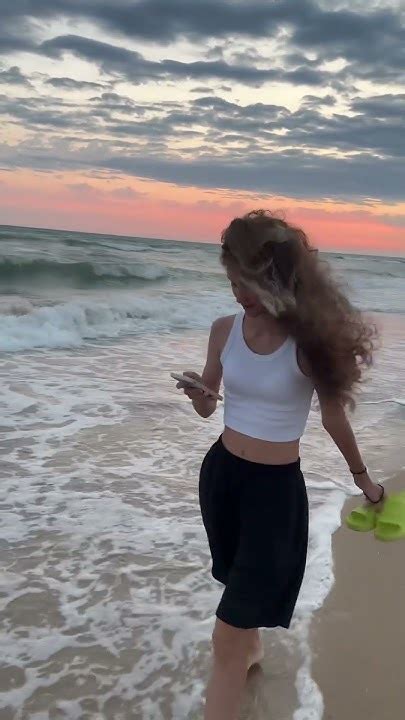 Послушайте шум моря и посмотрите на кудряшки🥹🤪 Youtube