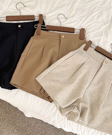 [뒷 밴딩] 아인 금장 핀턱 숏팬츠 반바지 하이웨스트 골드 버튼 단추 A라인 베이직 클래식 하객룩 데이트룩 에이블리