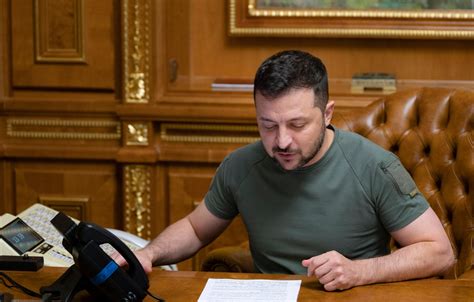 Війна Росії проти України Зеленський підписав Указ про персональні санкції проти зрадників