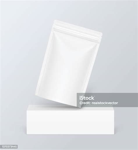 골판지 상자에 파우치 가방 모형 벡터 그림입니다 스탠드업 파우치에 대한 스톡 벡터 아트 및 기타 이미지 스탠드업 파우치 형판 3차원 형태 Istock